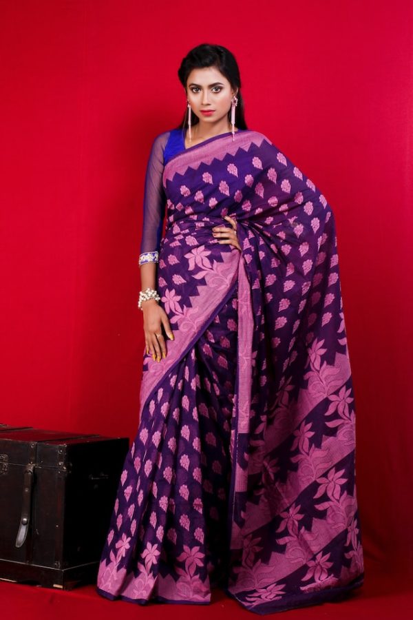 107 Saree Poses For Girls For Photoshoot (Images, Description)